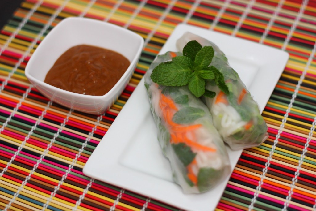 Vietnamese Fresh Spring Rolls with Peanut Sauce (Goi Cuon voi Tuong Dau ...